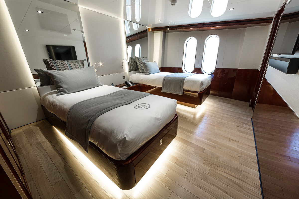 Yacht ENIGMA XK, Atlantic Refit Ctr. | CHARTERWORLD Luxury Superyacht ...